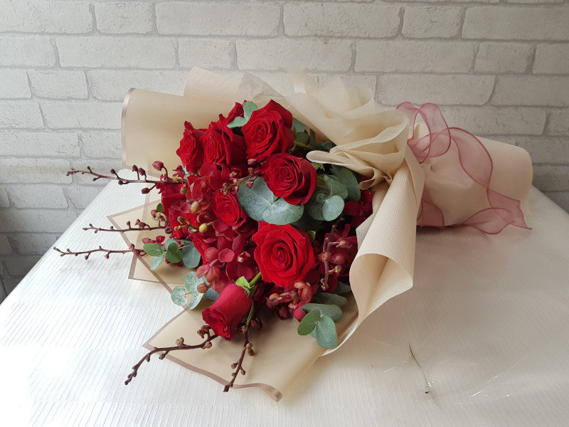 Shop Stunning Red Rose Hand Bouquet - BQ951 | PURE SEED